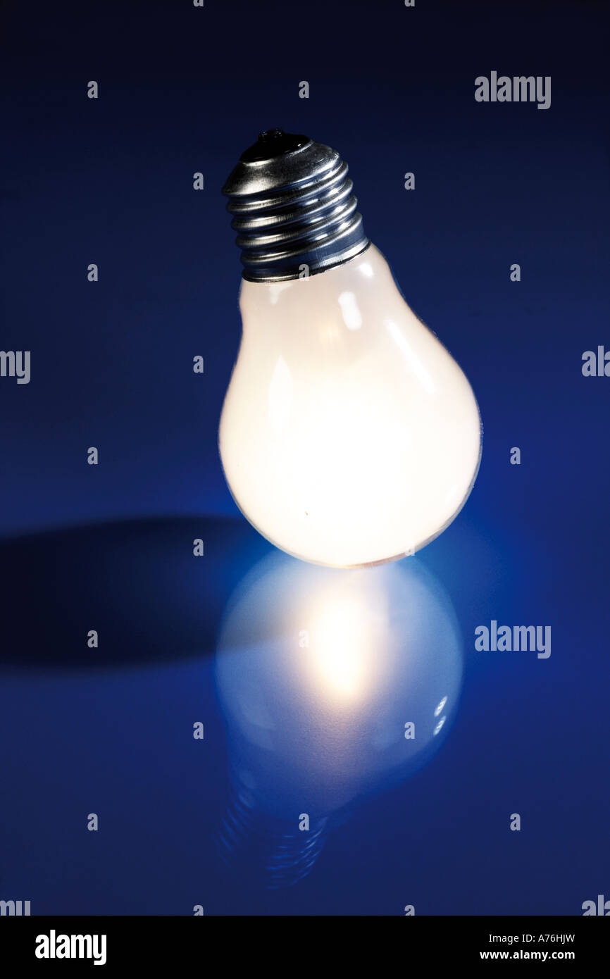 Light bulb photos hi-res stock photography and images - Alamy