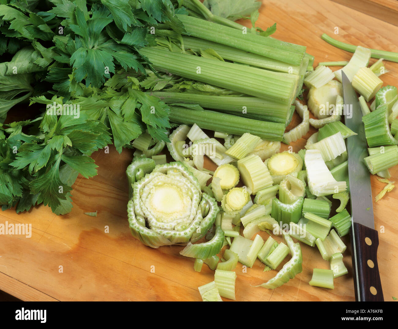 Sellerie Staudensellerie Celeriac Stock Photo - Alamy