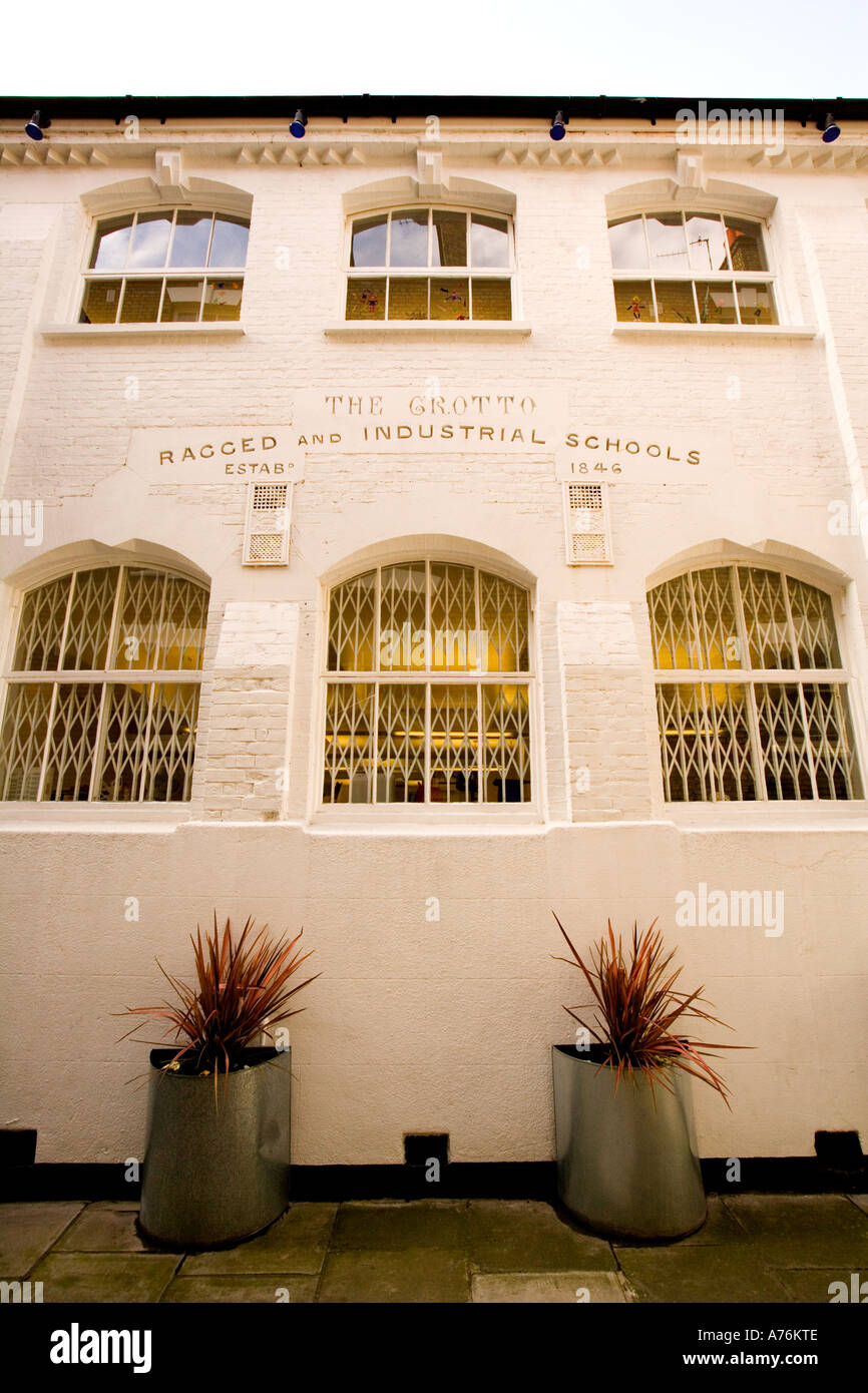 Victorian school building london hi-res stock photography and images ...