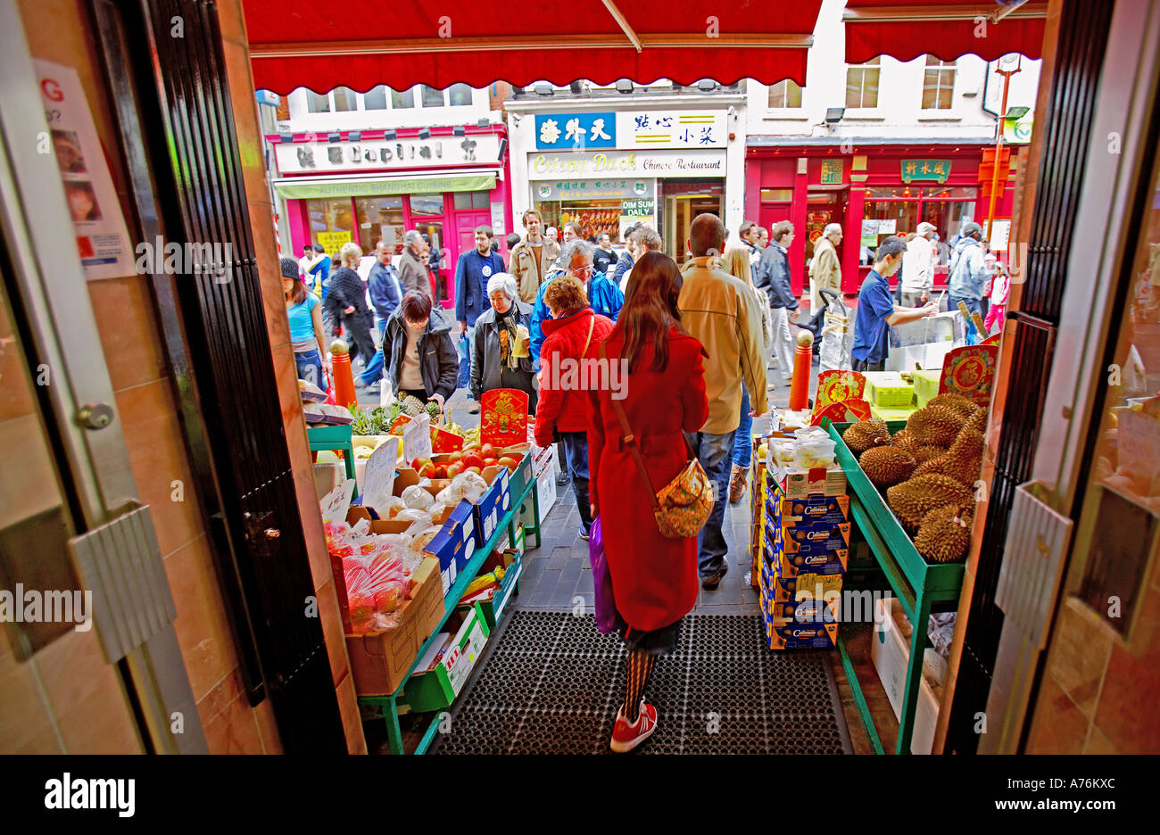 Shopper leaves store hi-res stock photography and images - Alamy