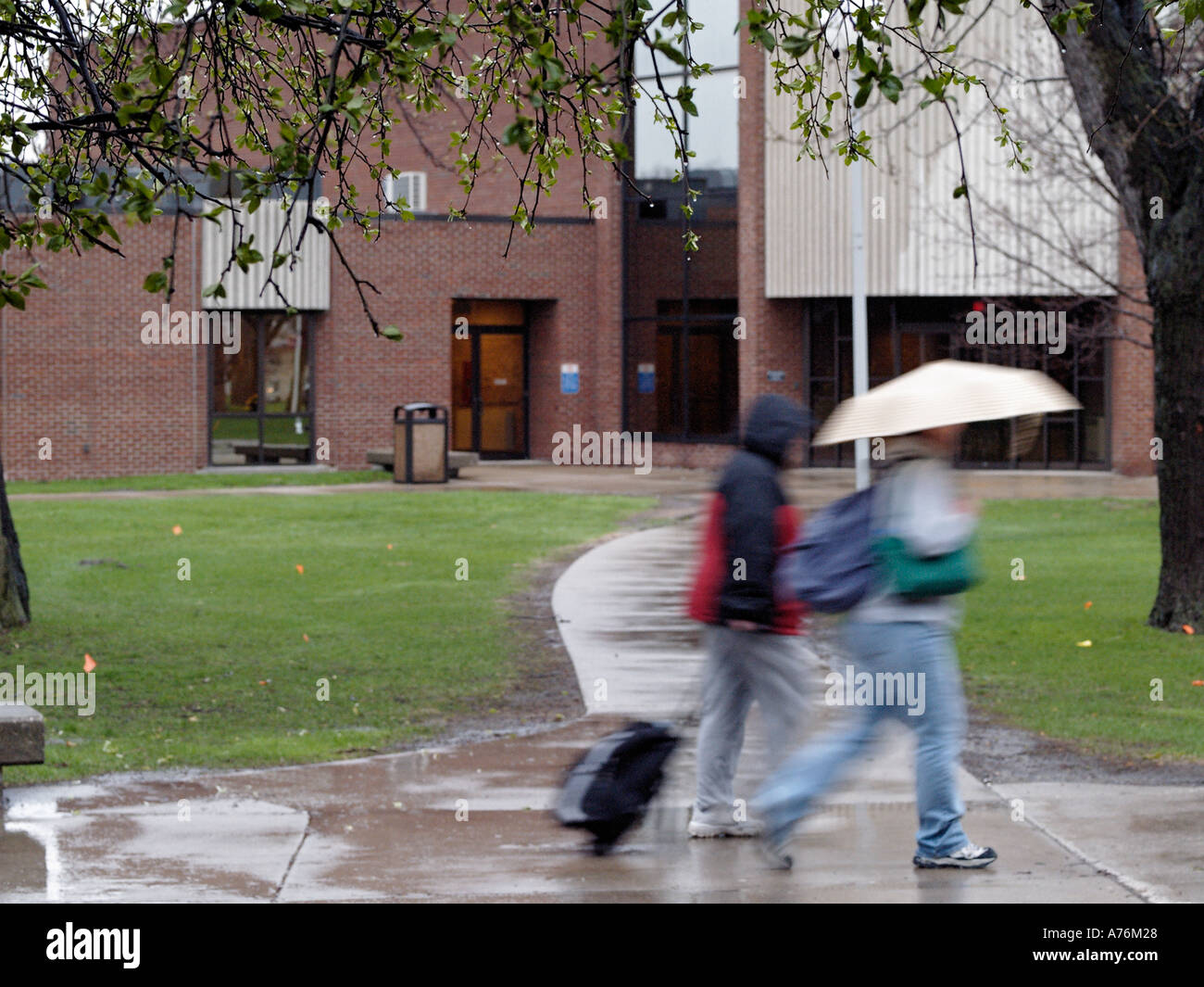 College students leave class hi-res stock photography and images - Alamy