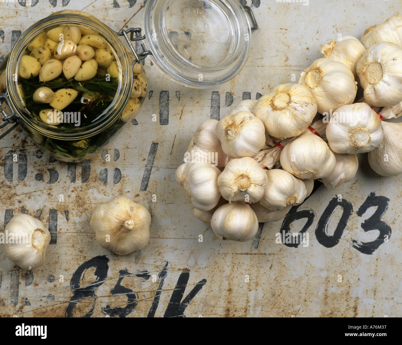 Knoblauchzehe hi-res stock photography and images - Alamy