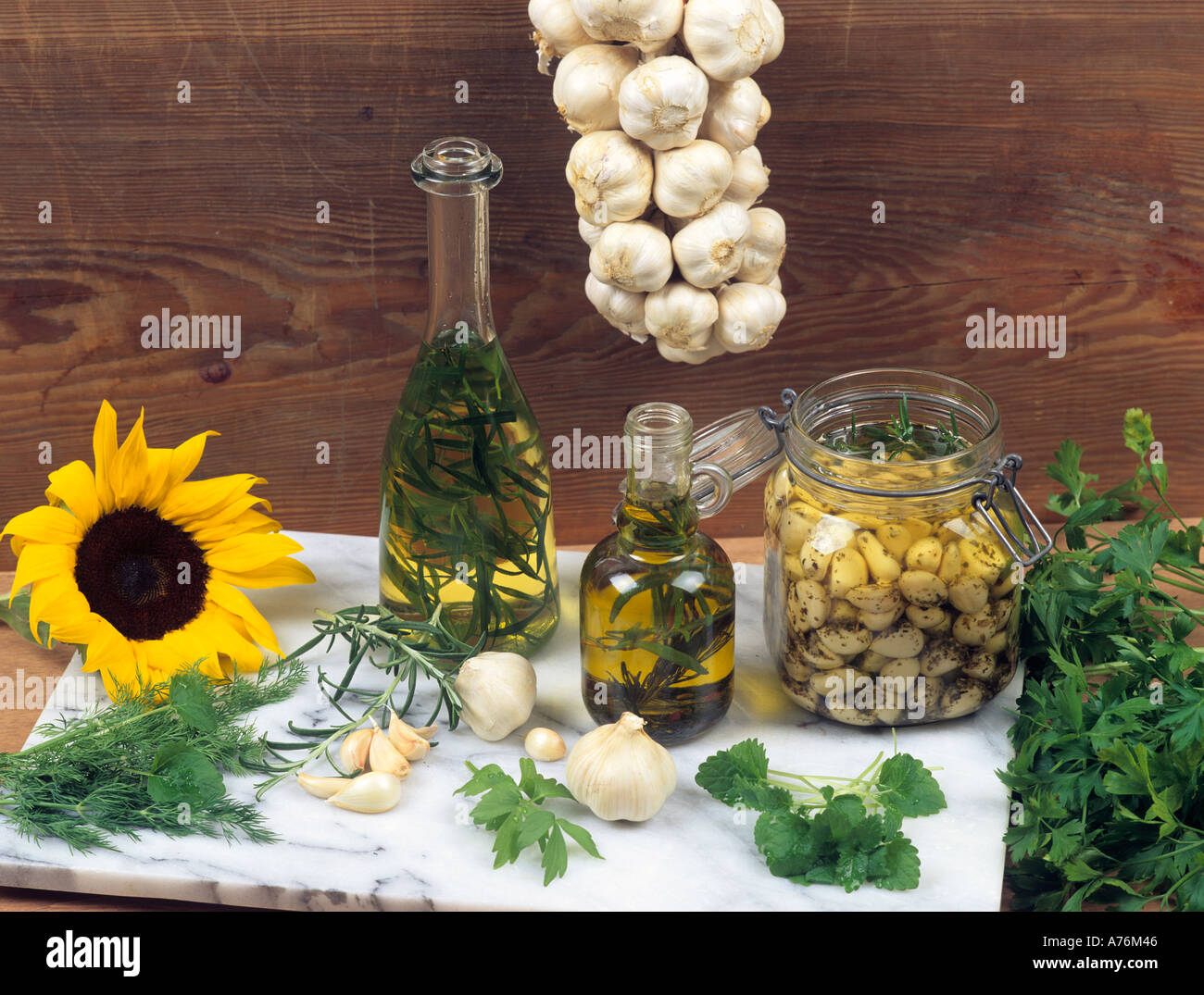 Holz knoblauch hi-res stock photography and images - Alamy