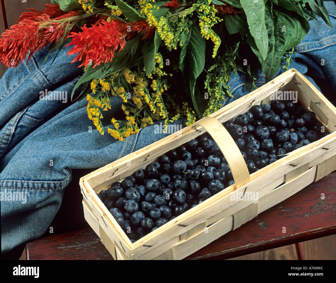 Holzkasten hi-res stock photography and images - Alamy