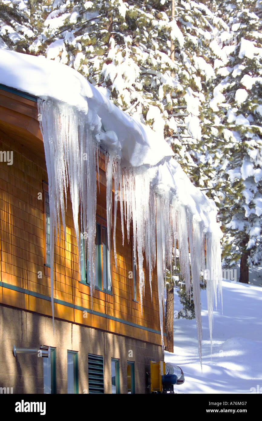 Icy rooftop hi-res stock photography and images - Alamy