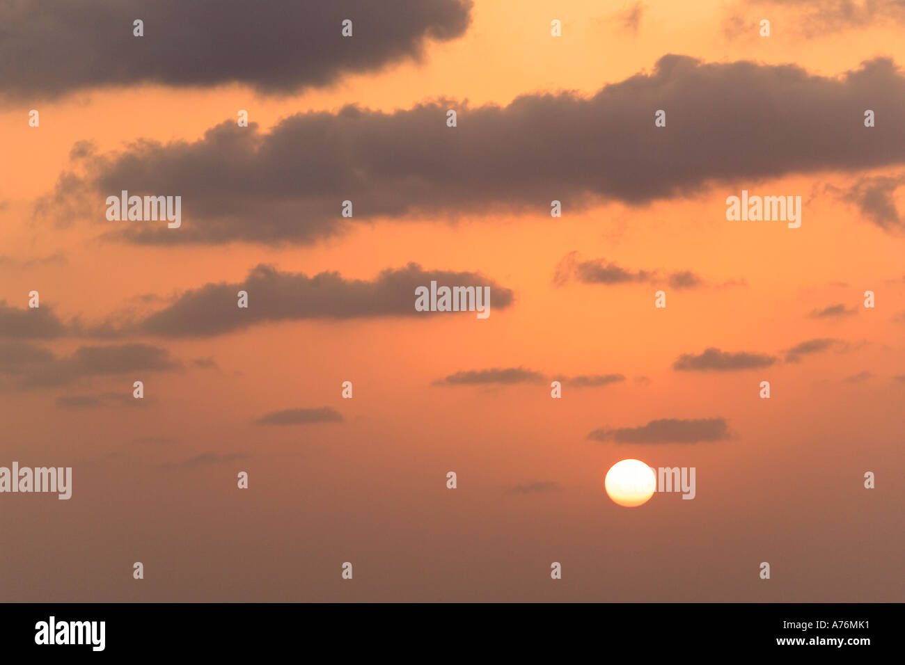 Warm orange sun hi-res stock photography and images - Alamy