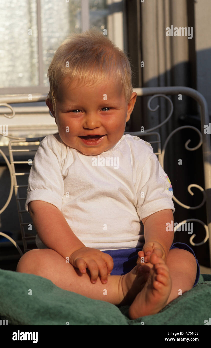 Kind Child 7 8 Monate Months Stock Photo - Alamy