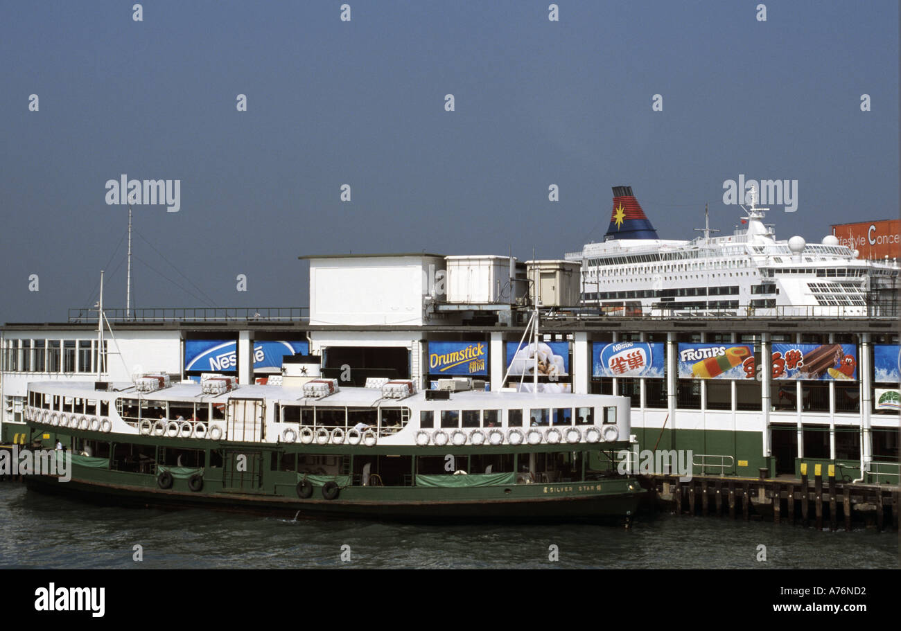 Asien Asia China Hongkong Hong Kong Hafen Harbour Faehre Star Ferry ...
