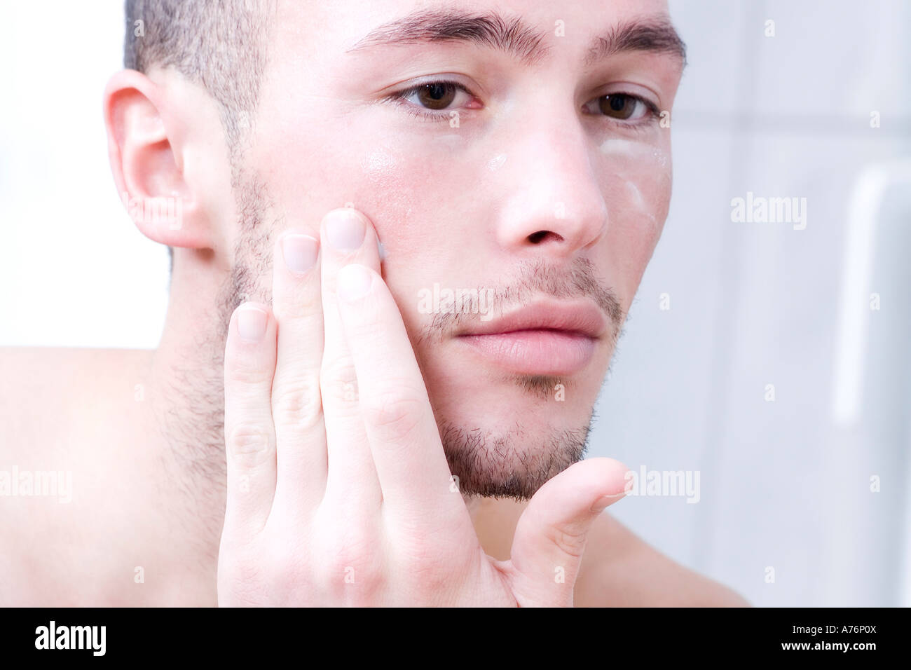Man applying face cream, close-up Stock Photo - Alamy