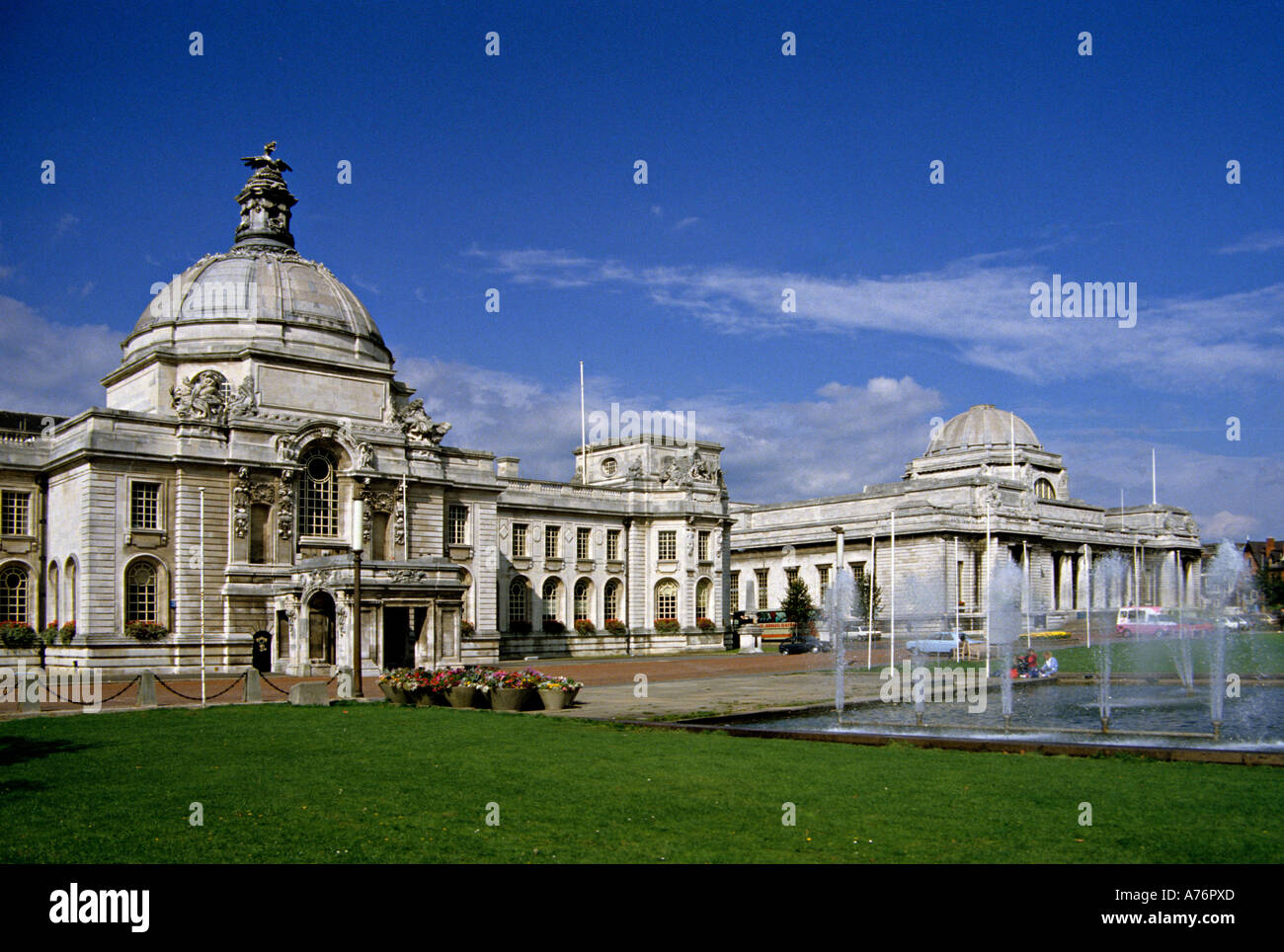 Cardiff fountain wales gb hi-res stock photography and images - Alamy