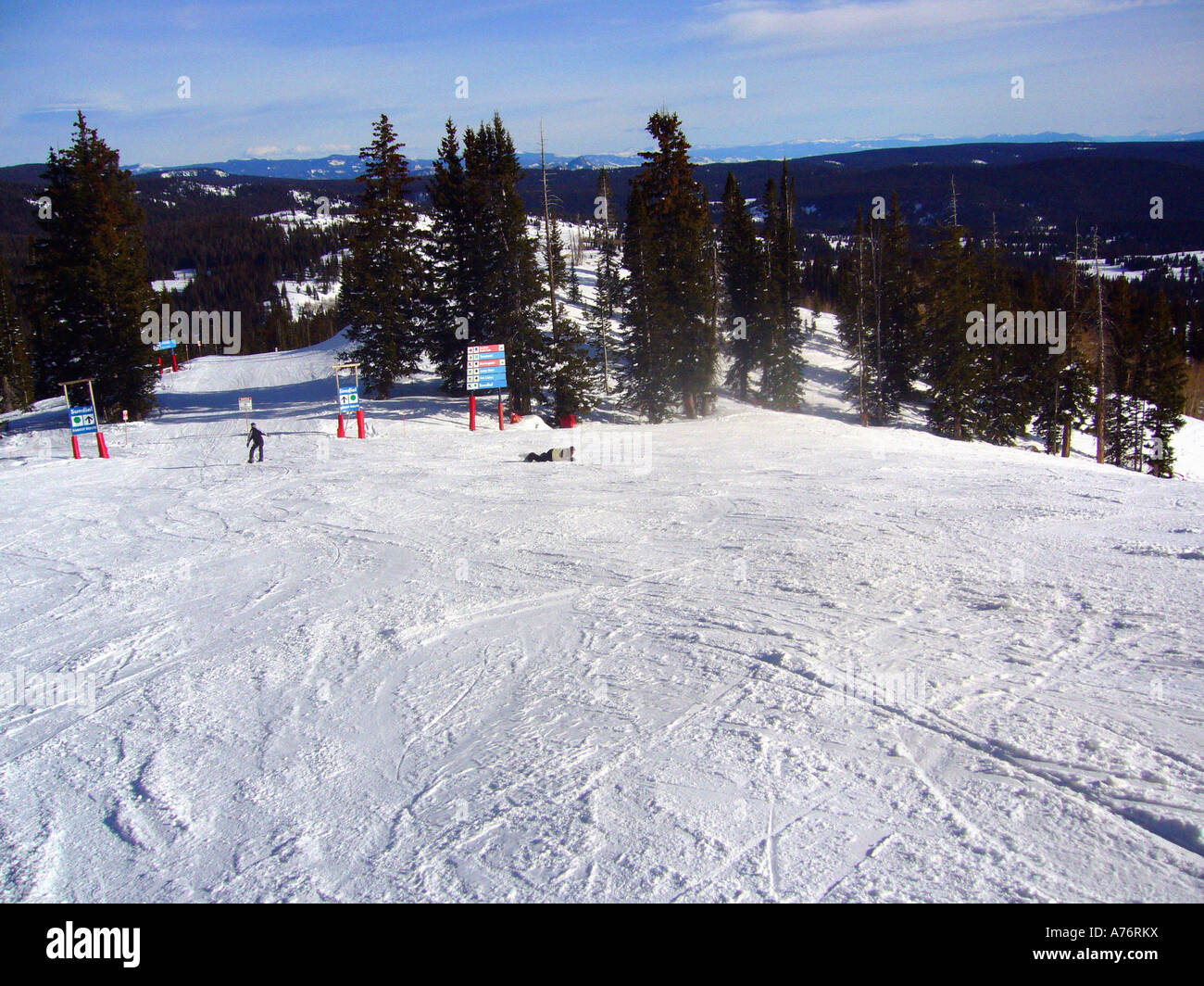 male falling over whilst snowboarding Stock Photo - Alamy