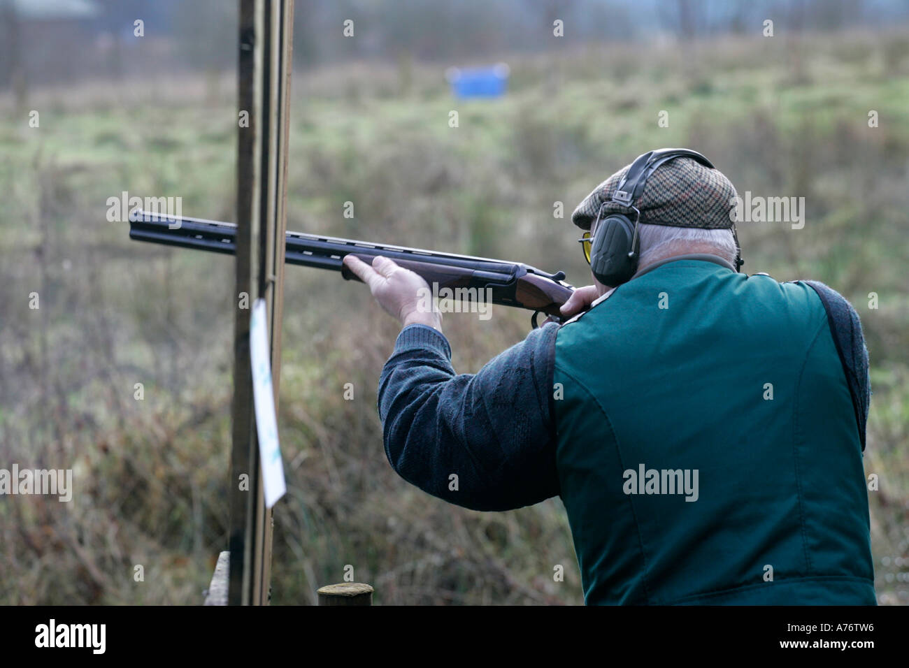 Hunting gun hi-res stock photography and images - Alamy