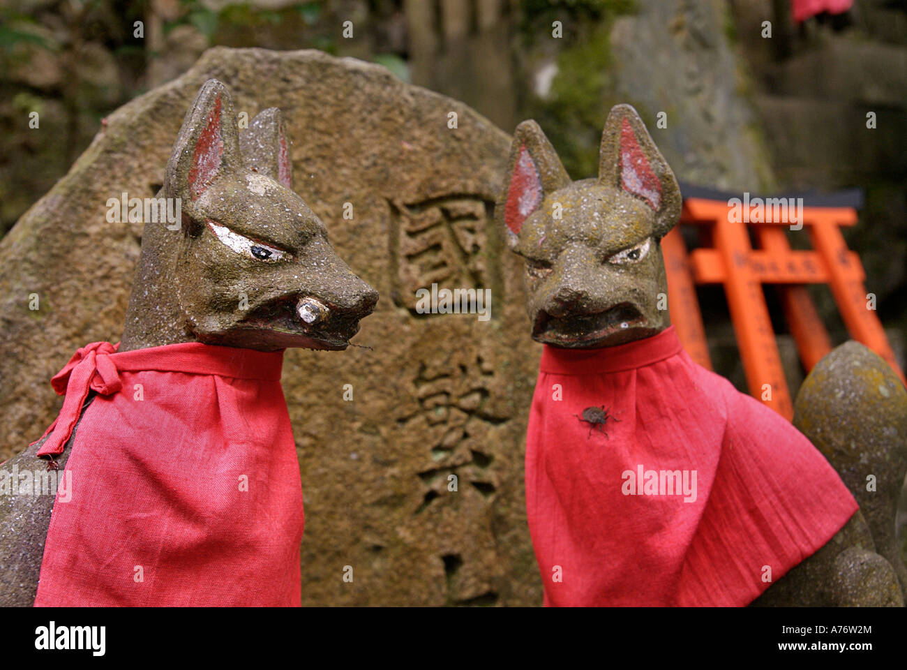 Stone sculpture of foxes with red bibs Inari statue Fushimi Inari ...