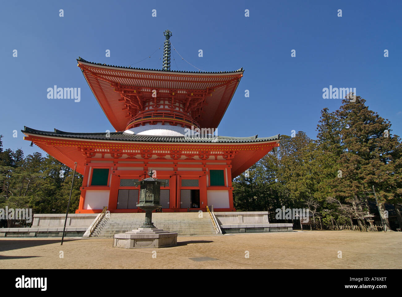 Konpon daito pagoda danjo garan hi-res stock photography and images - Alamy
