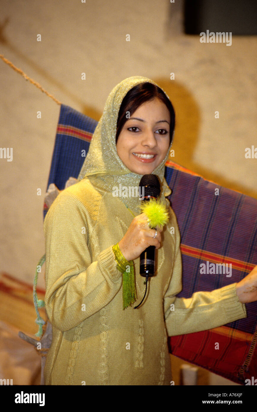 Tv commentary hi-res stock photography and images - Alamy