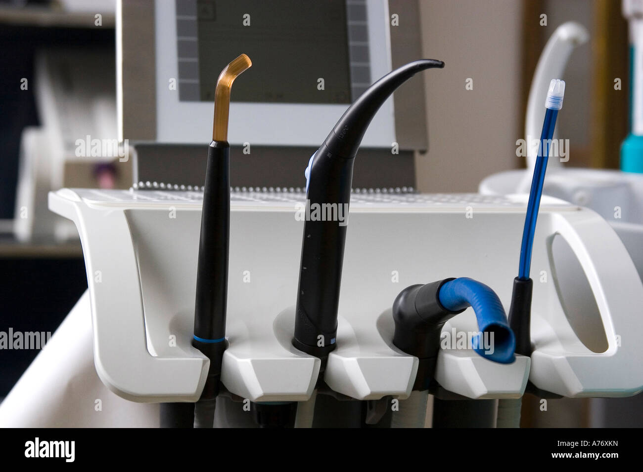 Zahnarzt instrument hi-res stock photography and images - Alamy