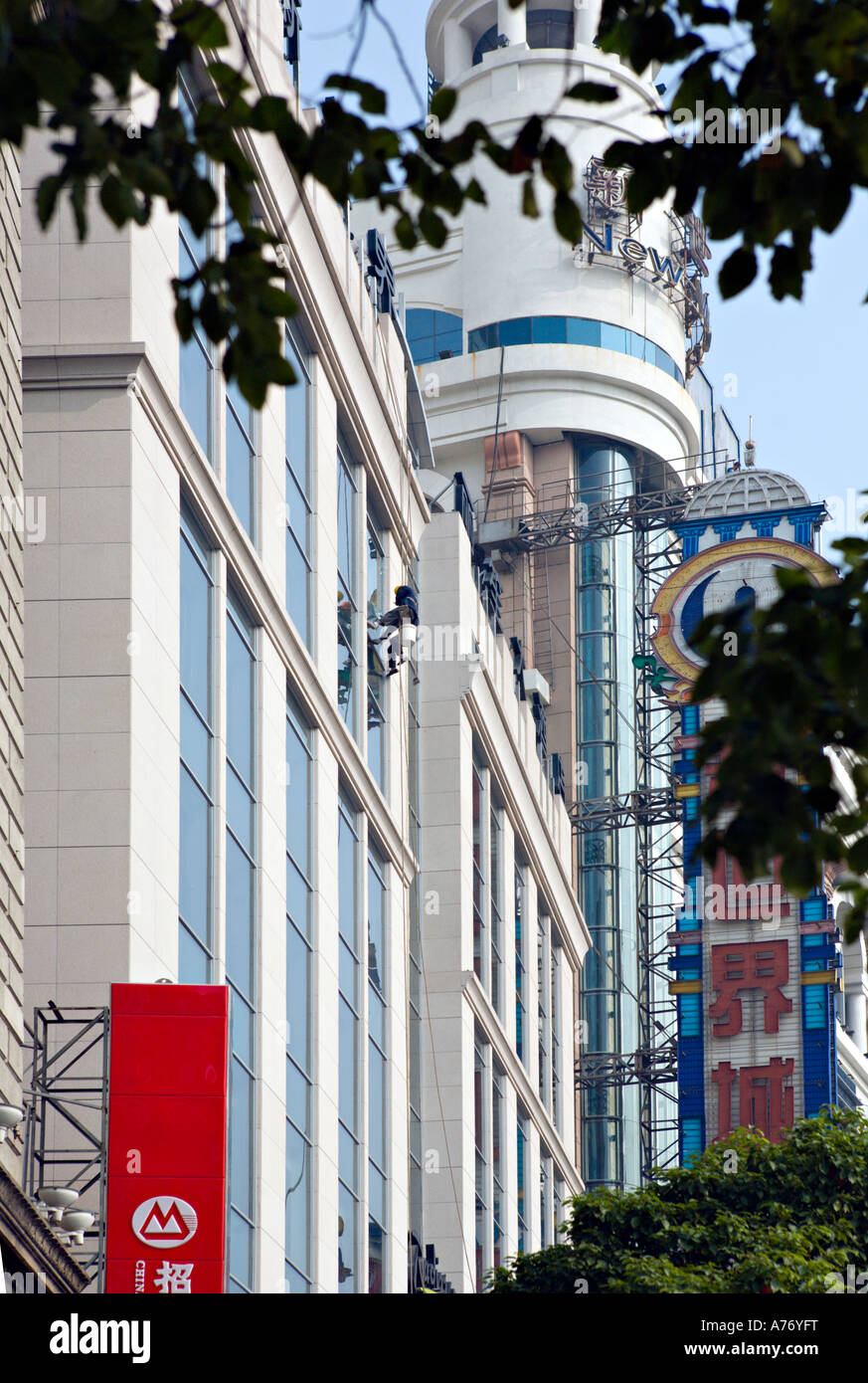 Window washers on windows skyscraper hi-res stock photography and ...