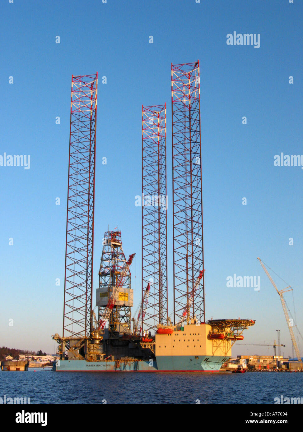 North sea oil rig west hi-res stock photography and images - Alamy