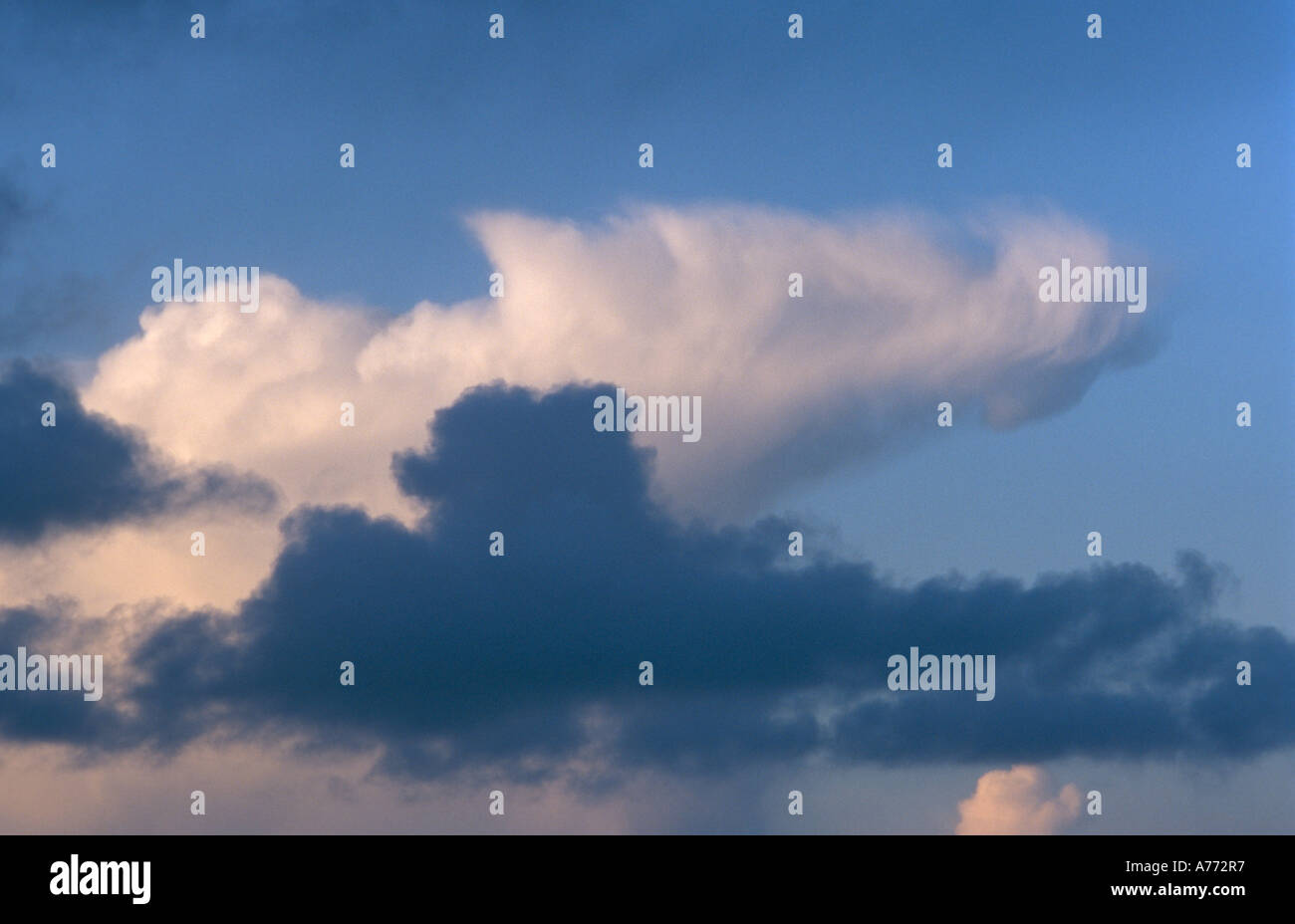 Cirrus castellanus hi-res stock photography and images - Alamy