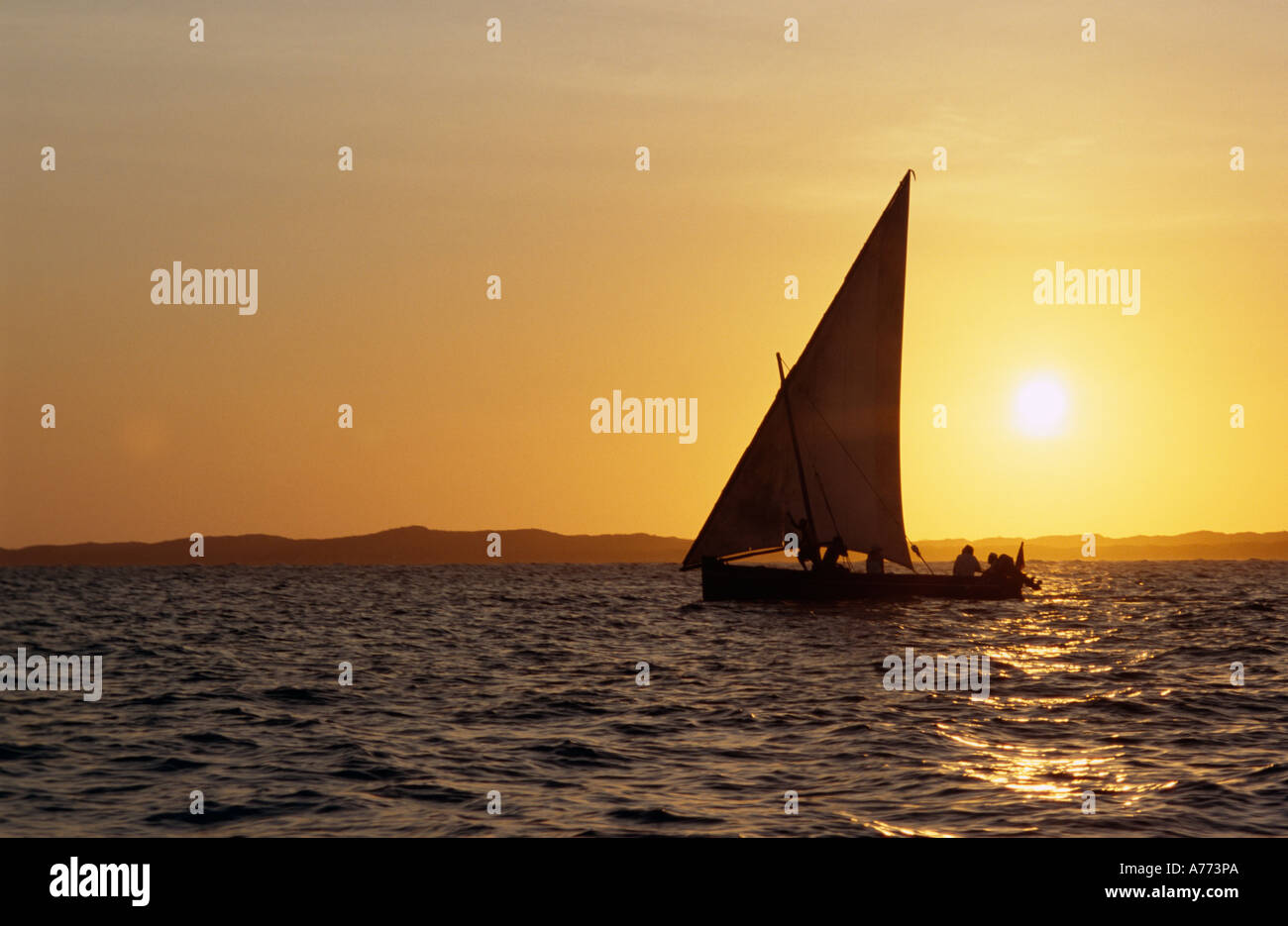 Kenya lamu traditional sailing boats hi-res stock photography and ...