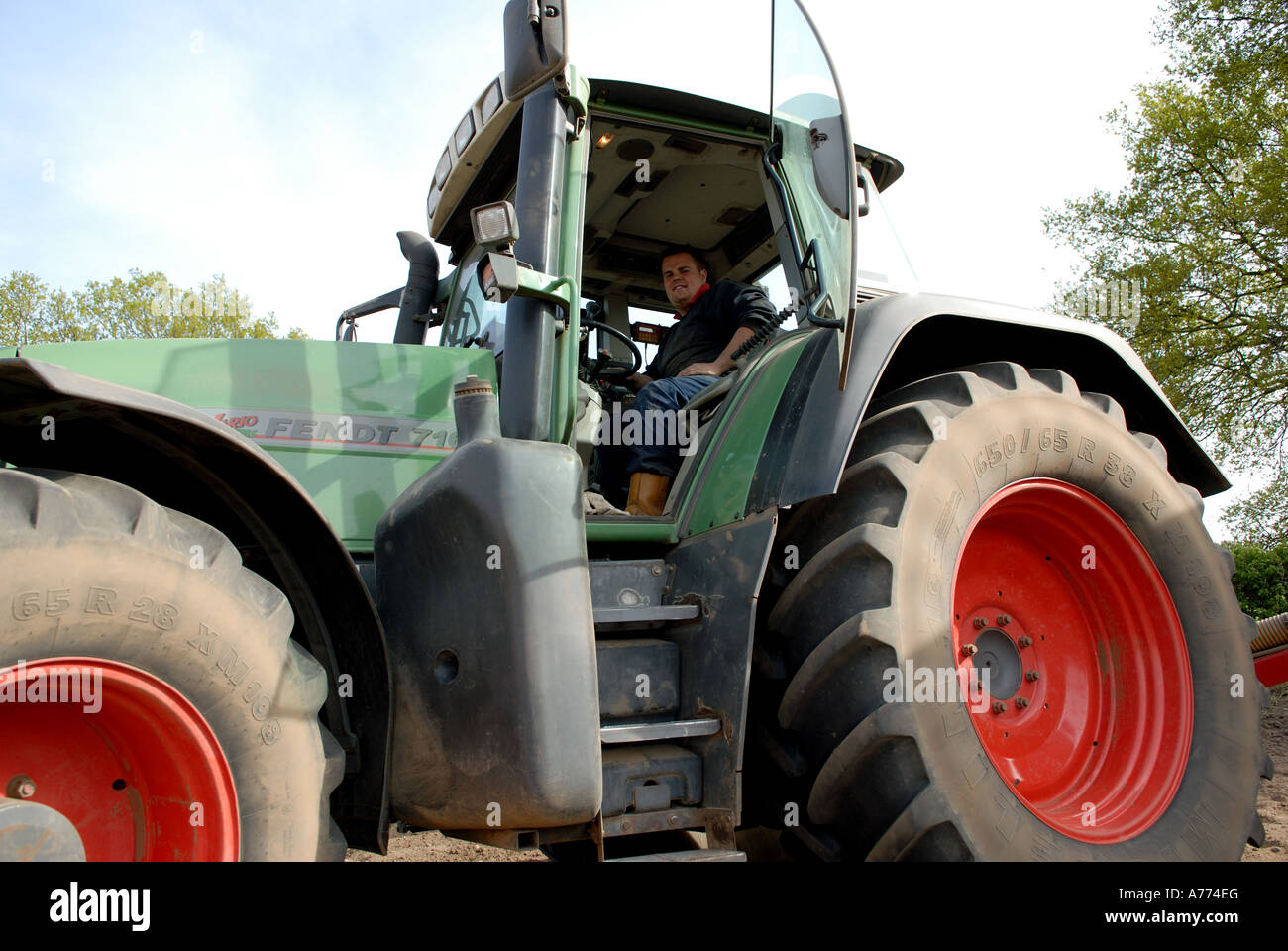Tractor driver hi-res stock photography and images - Alamy