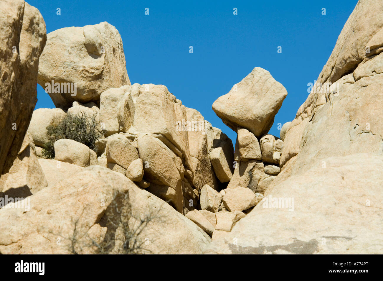 Boulder in precarious position Joshua Tree National Park - California ...