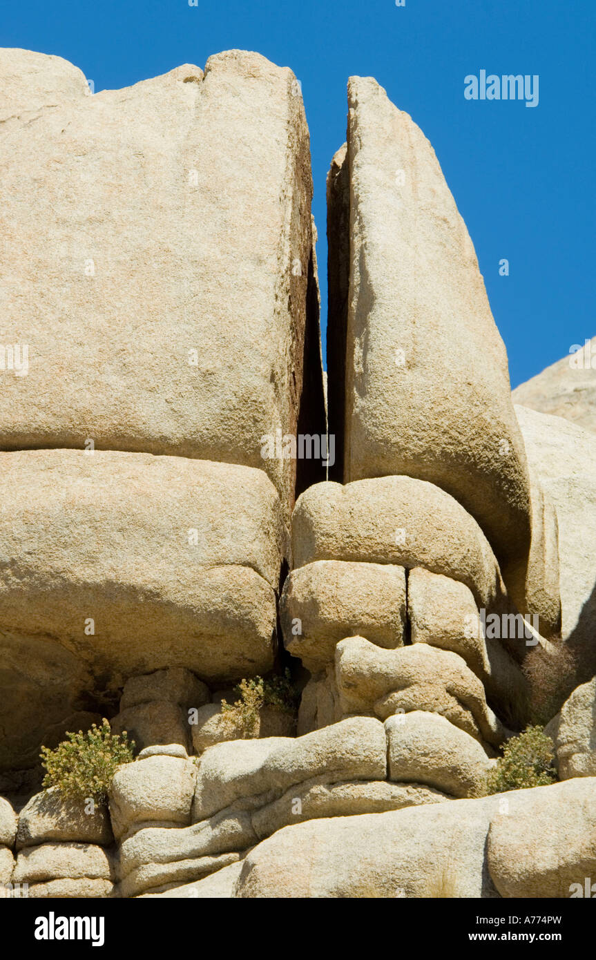 Split boulders Joshua Tree National Park - California - USA Stock Photo ...