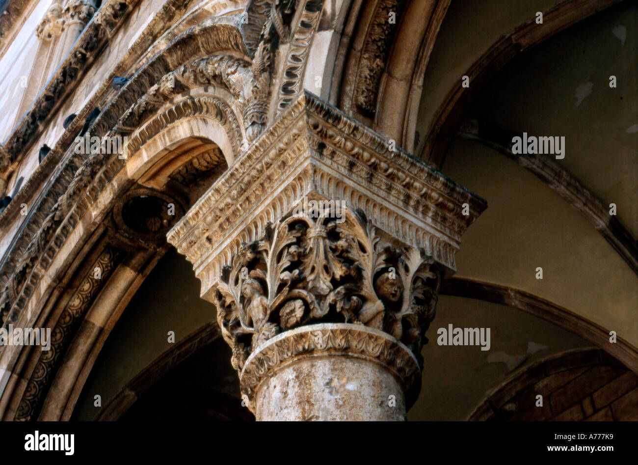 Pillar and arch, Dubrovnik Stock Photo - Alamy