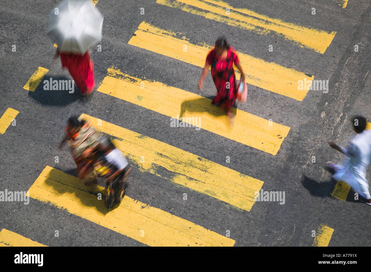 A pedestrian crossing in Colombo, Sri Lanka Stock Photo - Alamy