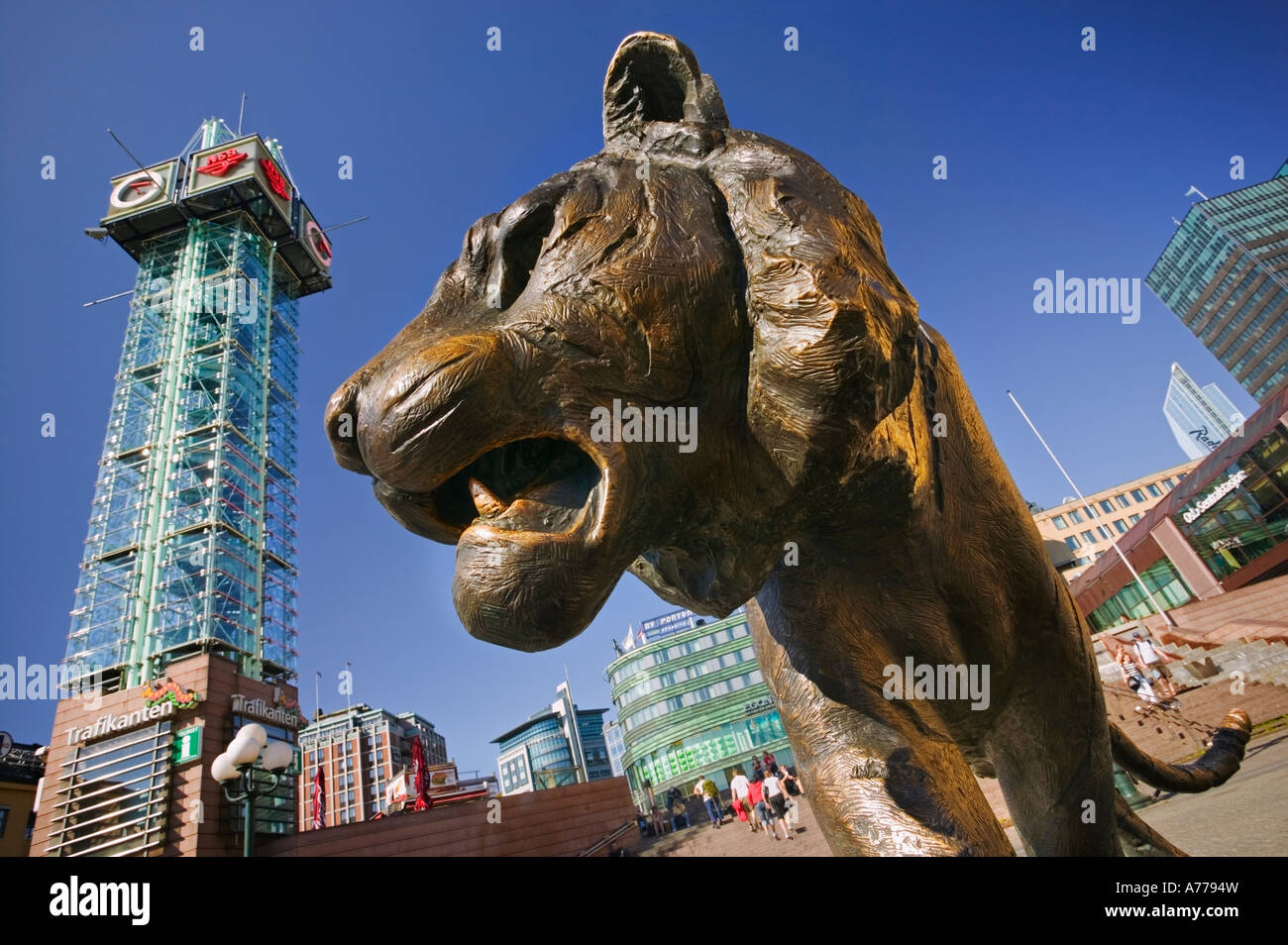 City centre statue of a tiger in Jernbanetorget, Oslo Stock Photo - Alamy