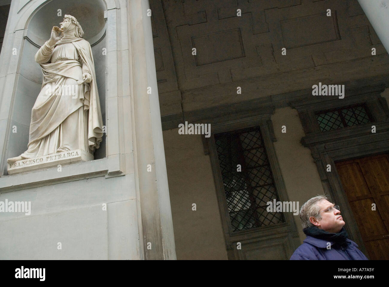 Statue petrarca High Resolution Stock Photography and Images - Alamy