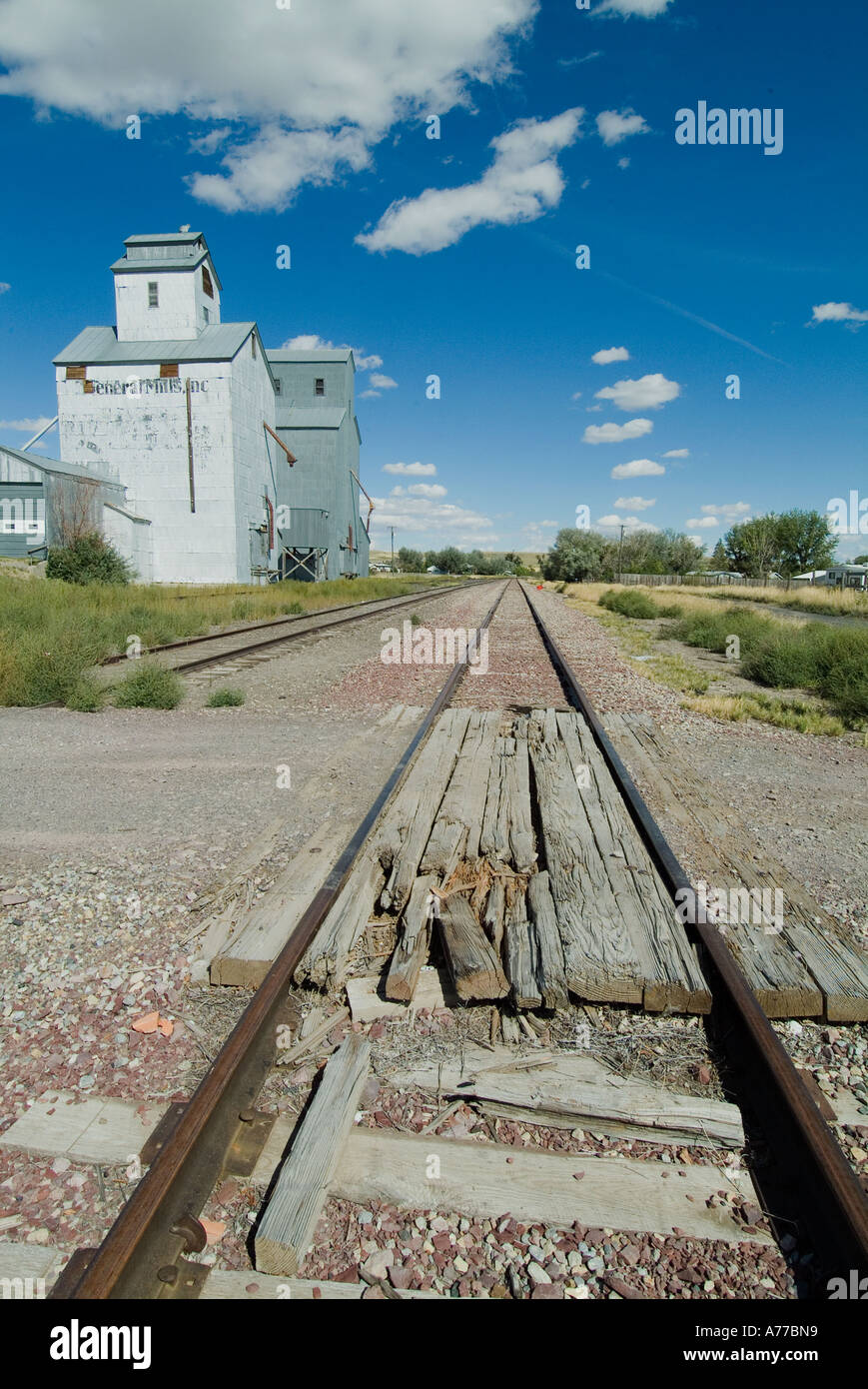 Grain Silos And Trains High Resolution Stock Photography and Images - Alamy