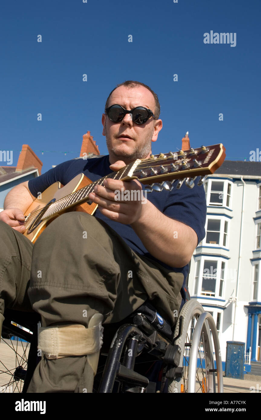 Disabled singer hi-res stock photography and images - Alamy