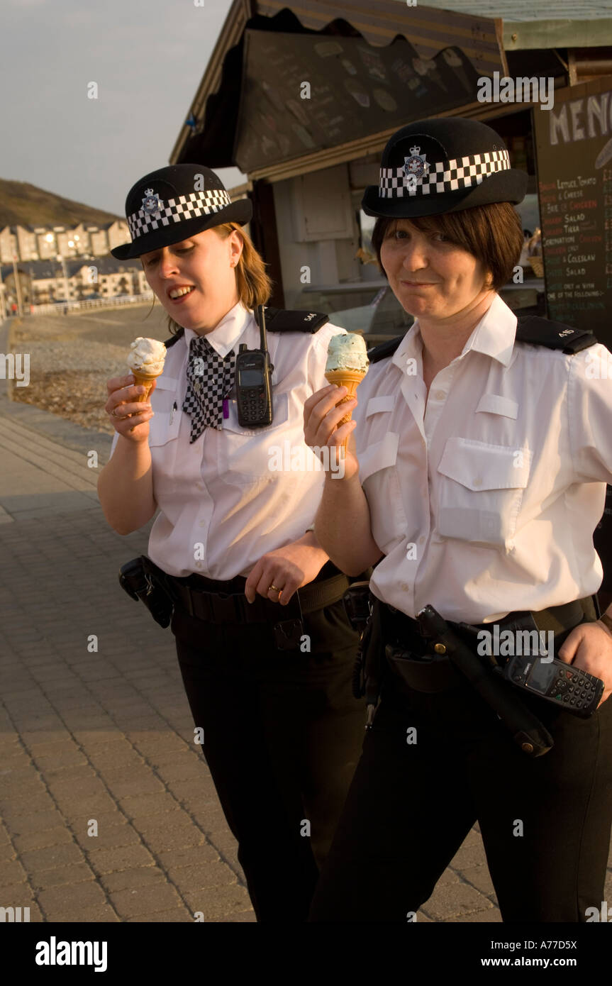 Uniform constables hi-res stock photography and images - Alamy