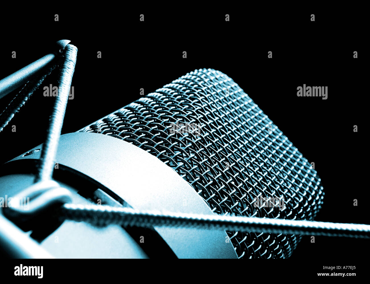 George neumann microphone berlin picture hi-res stock photography and ...