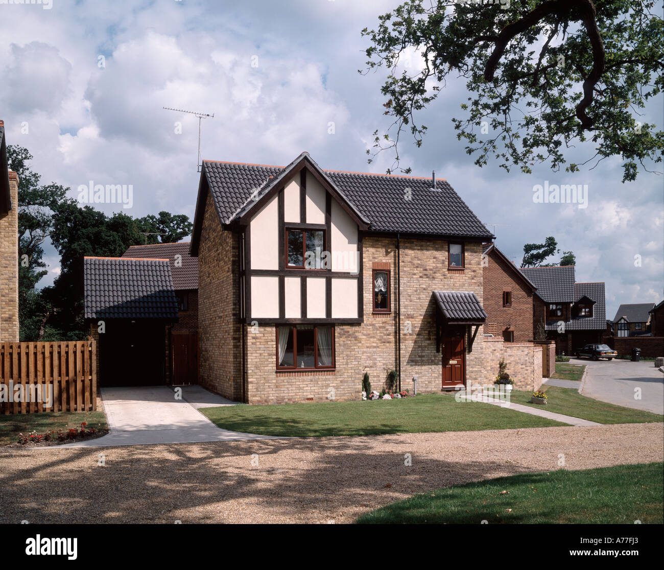 Suburban detached house hi-res stock photography and images - Alamy