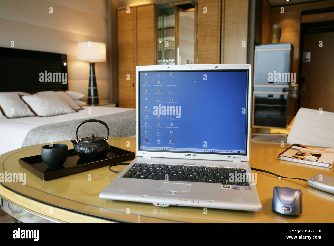 Hong kong four season hotel hi-res stock photography and images - Alamy
