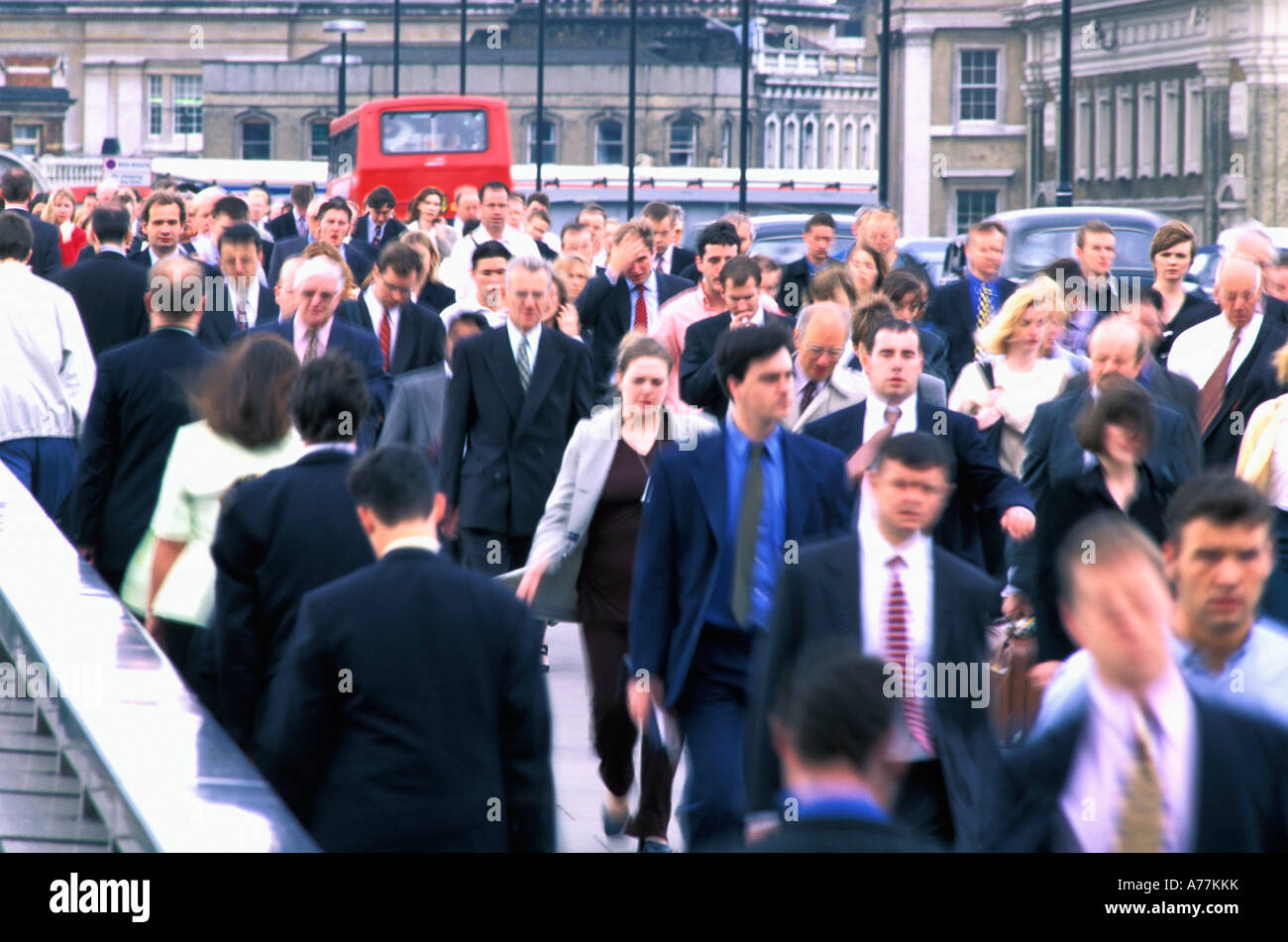 LONDON ENGLAND COMMUTERS LONDON BRIDGE Stock Photo - Alamy