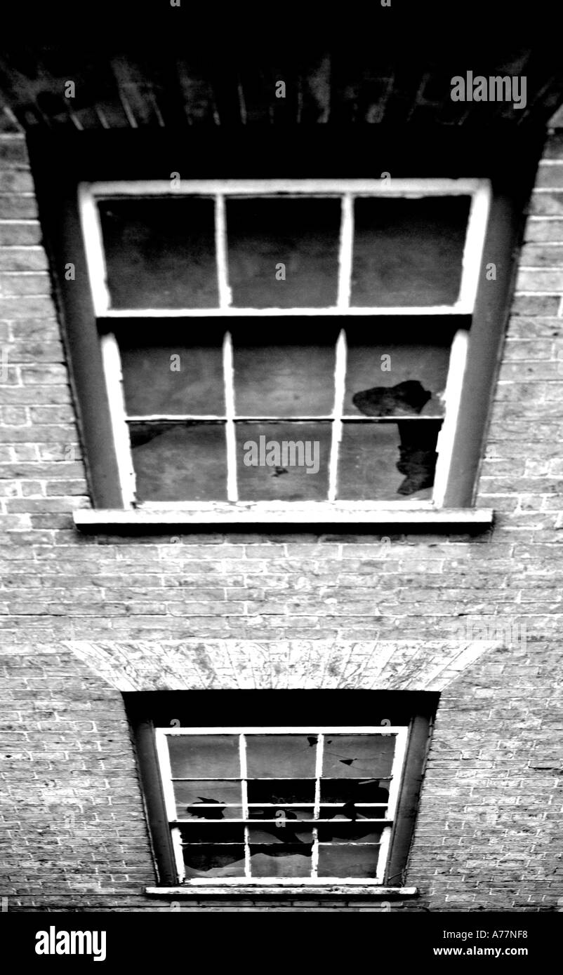 Sash windows house hi-res stock photography and images - Alamy