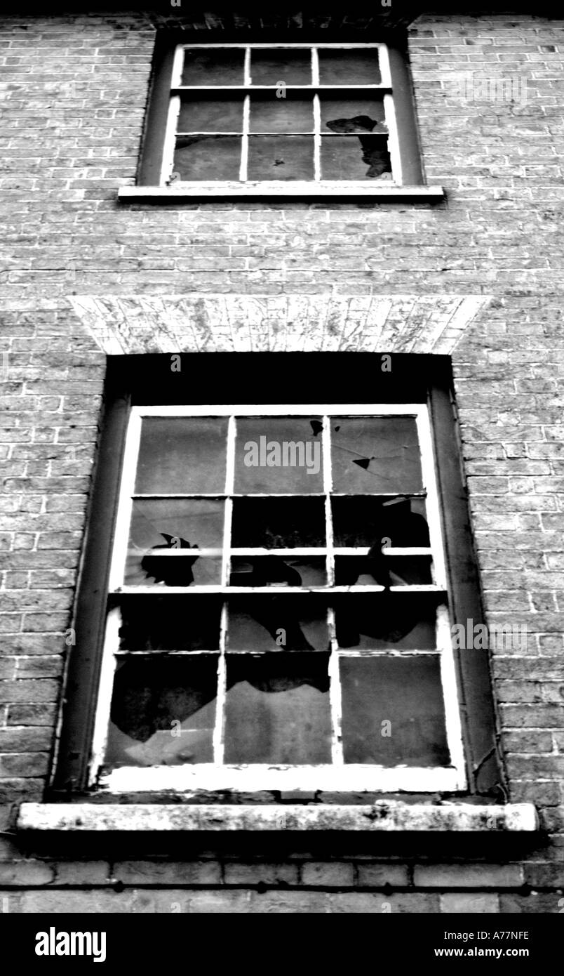 Sash windows house hi-res stock photography and images - Alamy