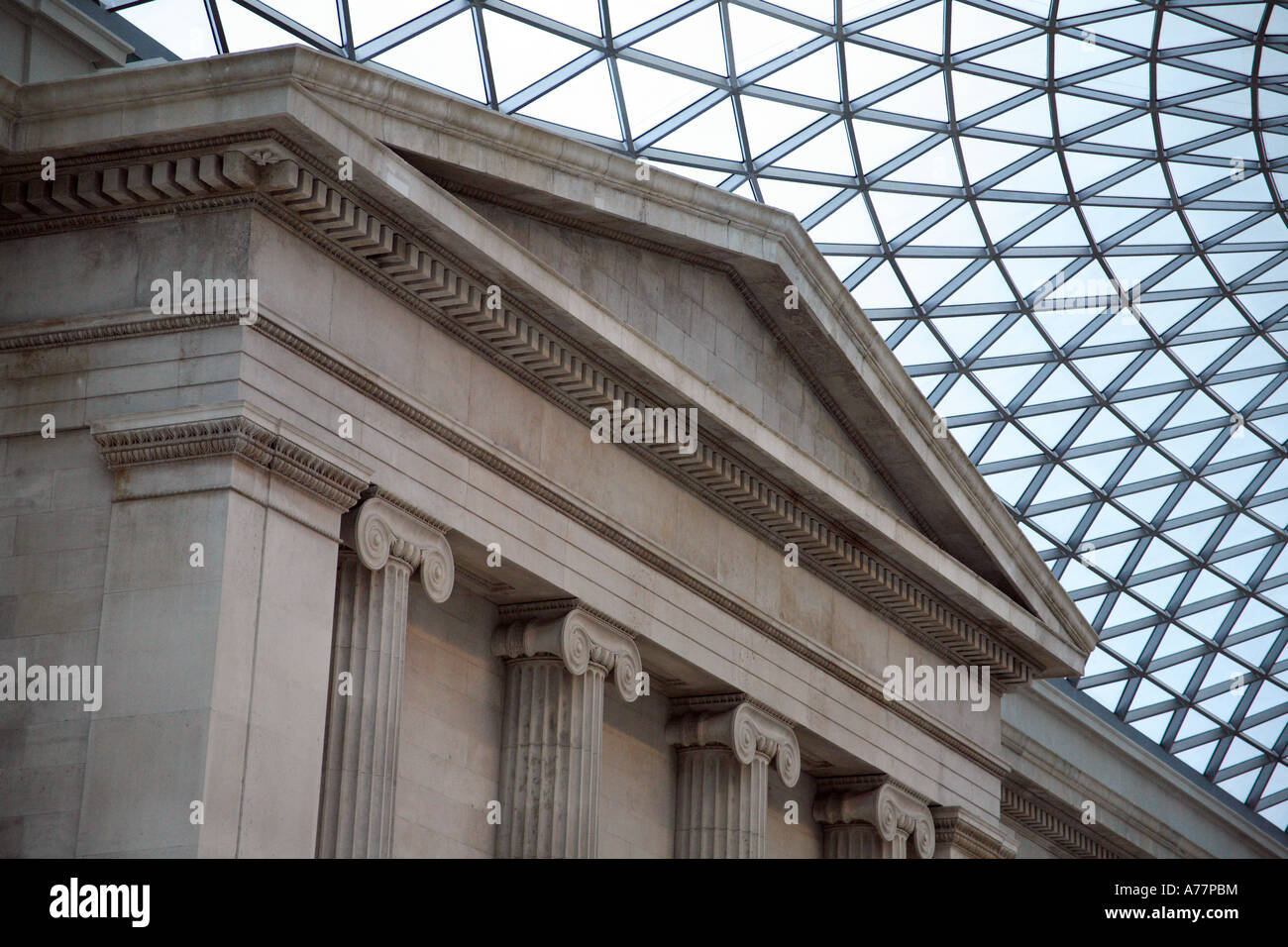 British museum roof hi-res stock photography and images - Alamy