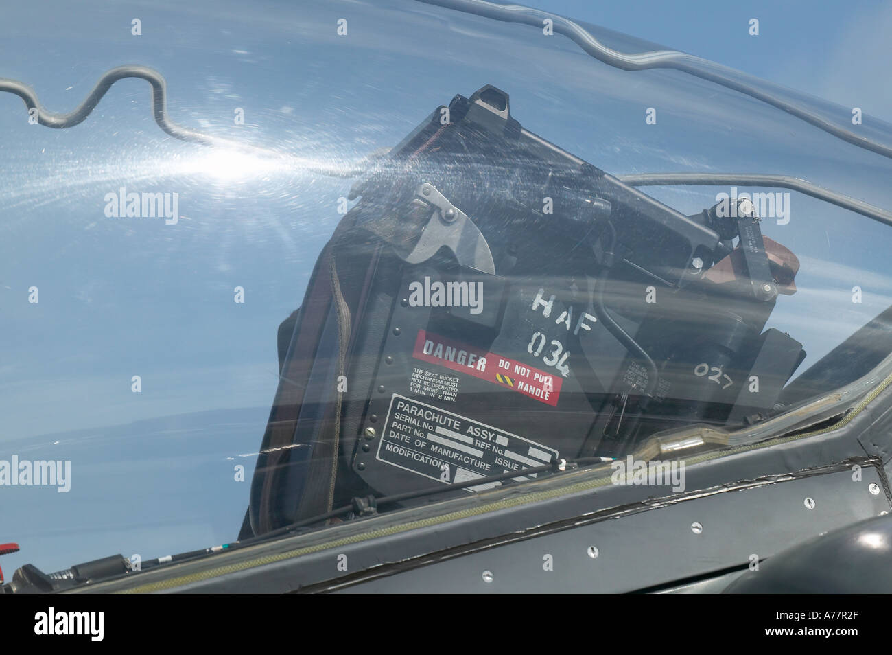 Harrier jet close up hi-res stock photography and images - Alamy