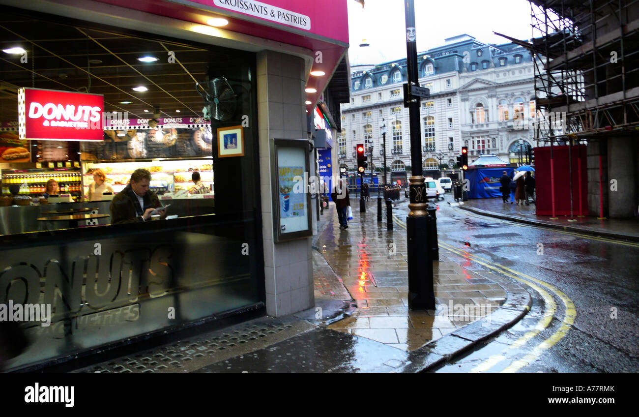 Breakfast in Piccadilly Circus Stock Photo - Alamy