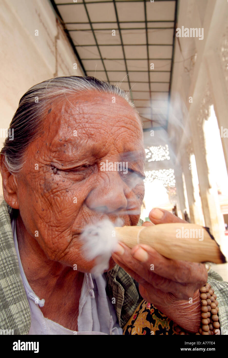 Myanmarian hi-res stock photography and images - Alamy