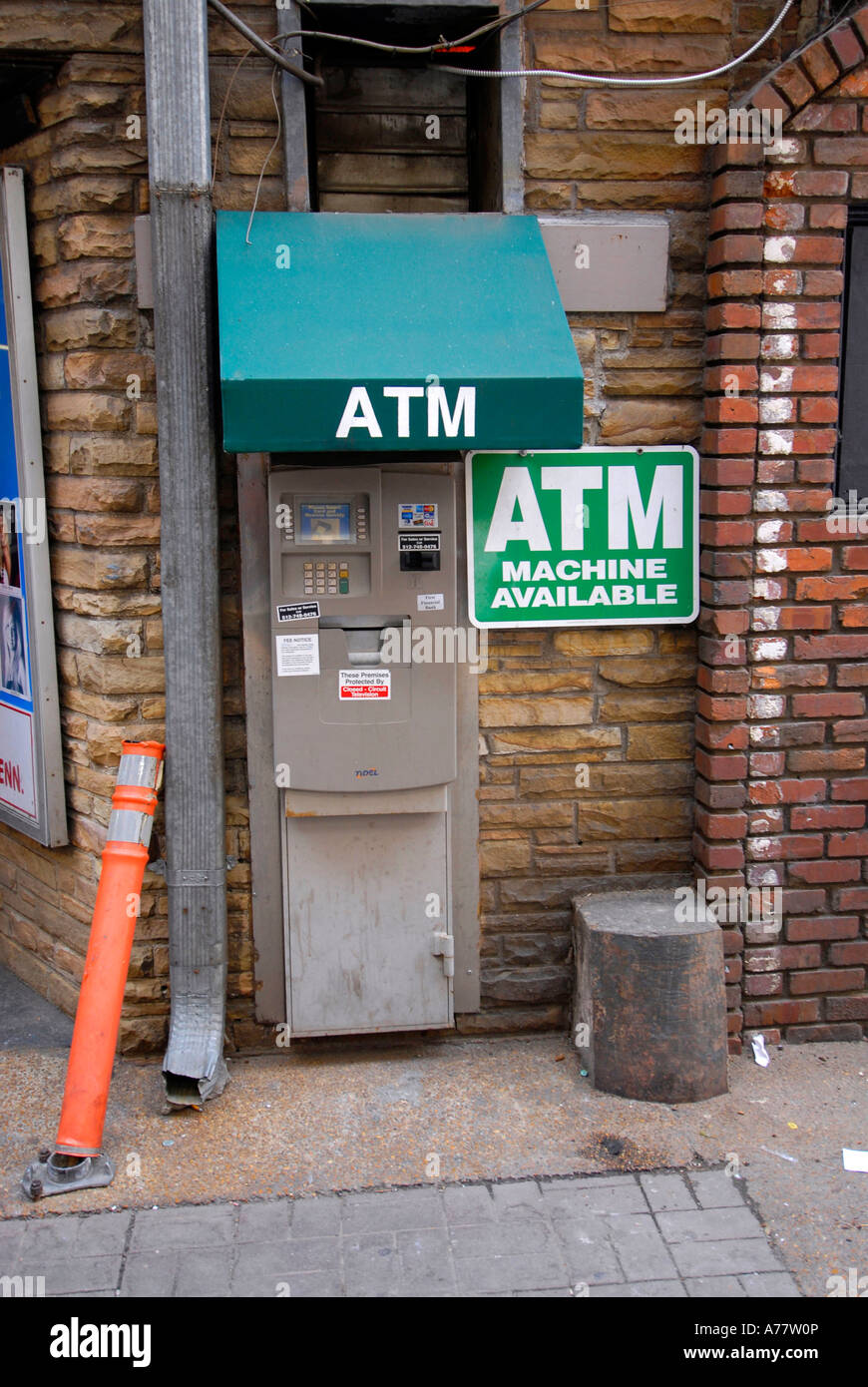 Family atm machine hi-res stock photography and images - Alamy