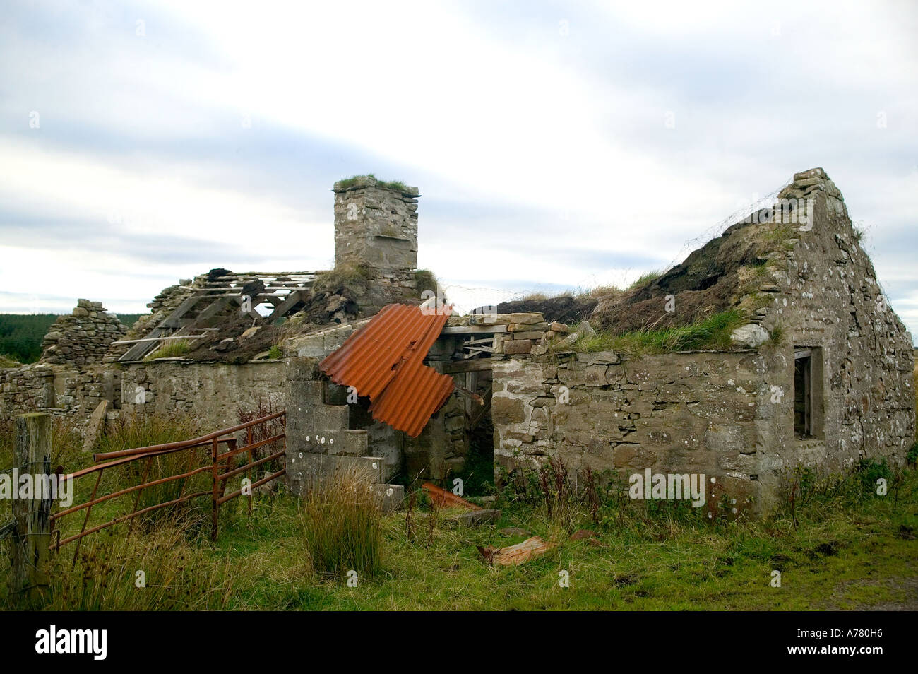Ruined croft in highlands scotland hi-res stock photography and images ...