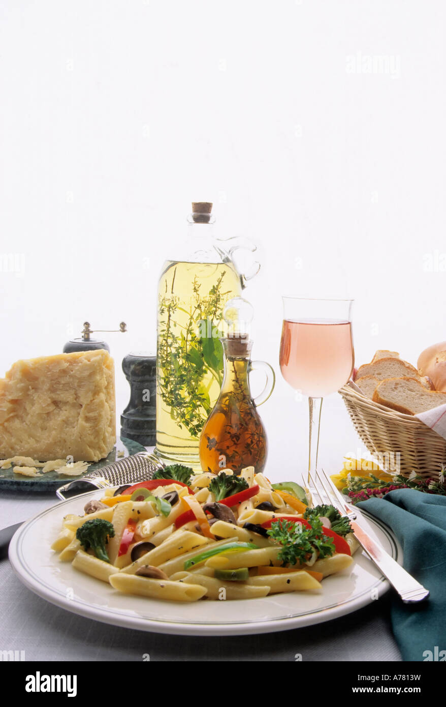 Pasta basket olive oil hi-res stock photography and images - Alamy