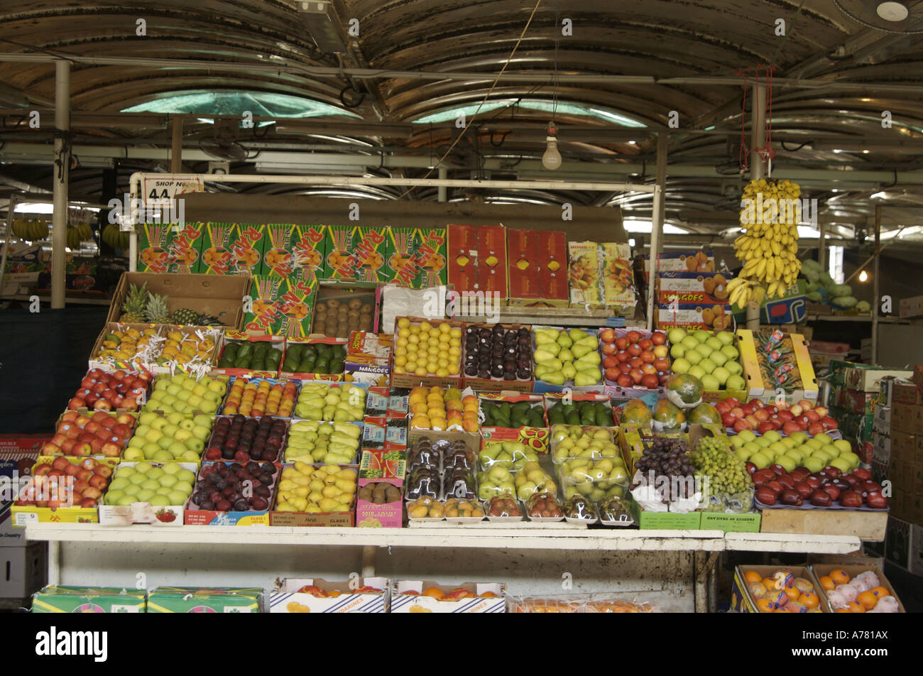 fruit stall at market Stock Photo - Alamy