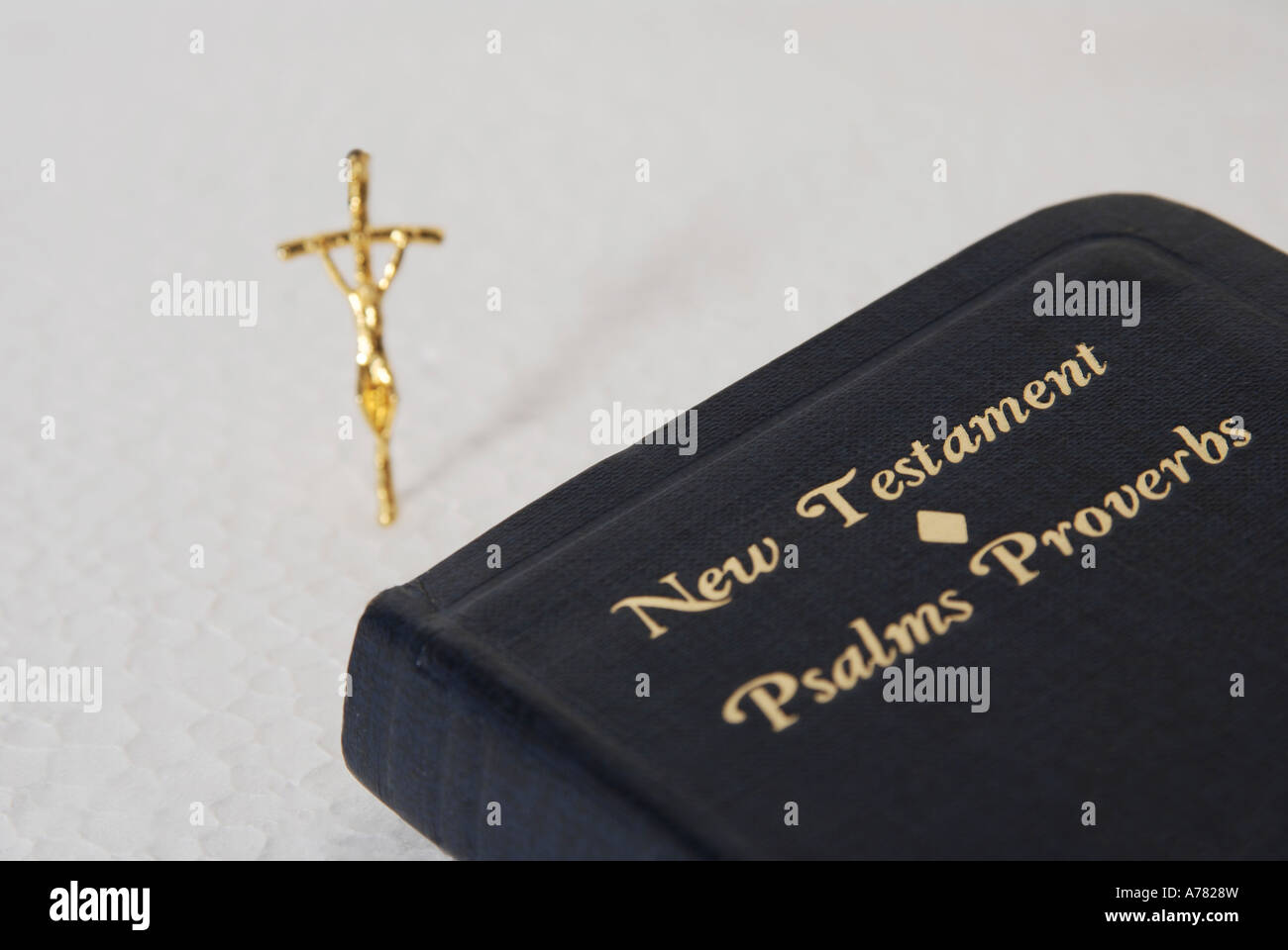 new testament and a small golden crucifix Stock Photo - Alamy