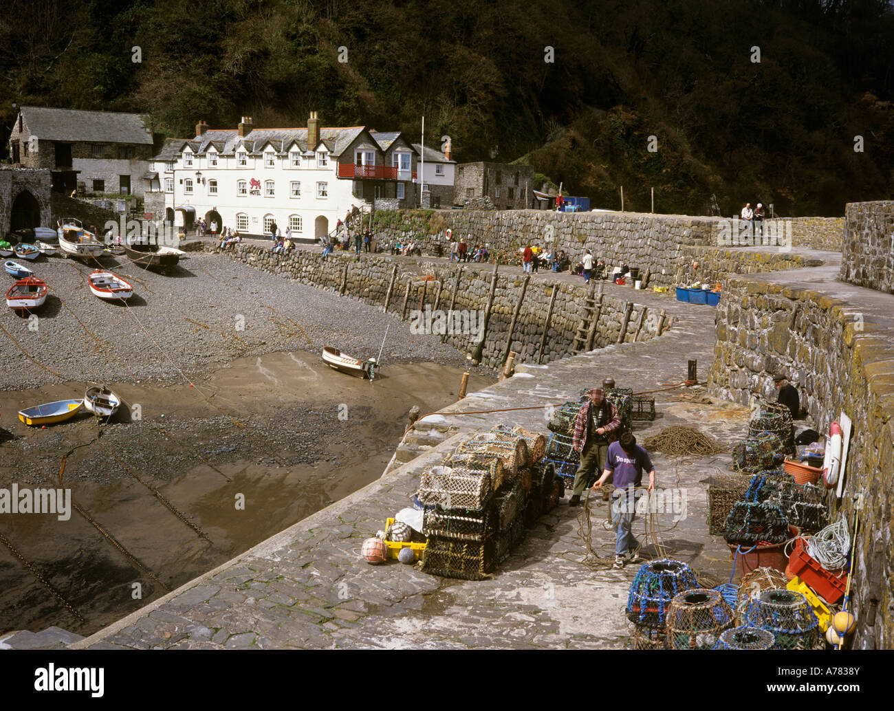 Clovelly pub hi-res stock photography and images - Alamy